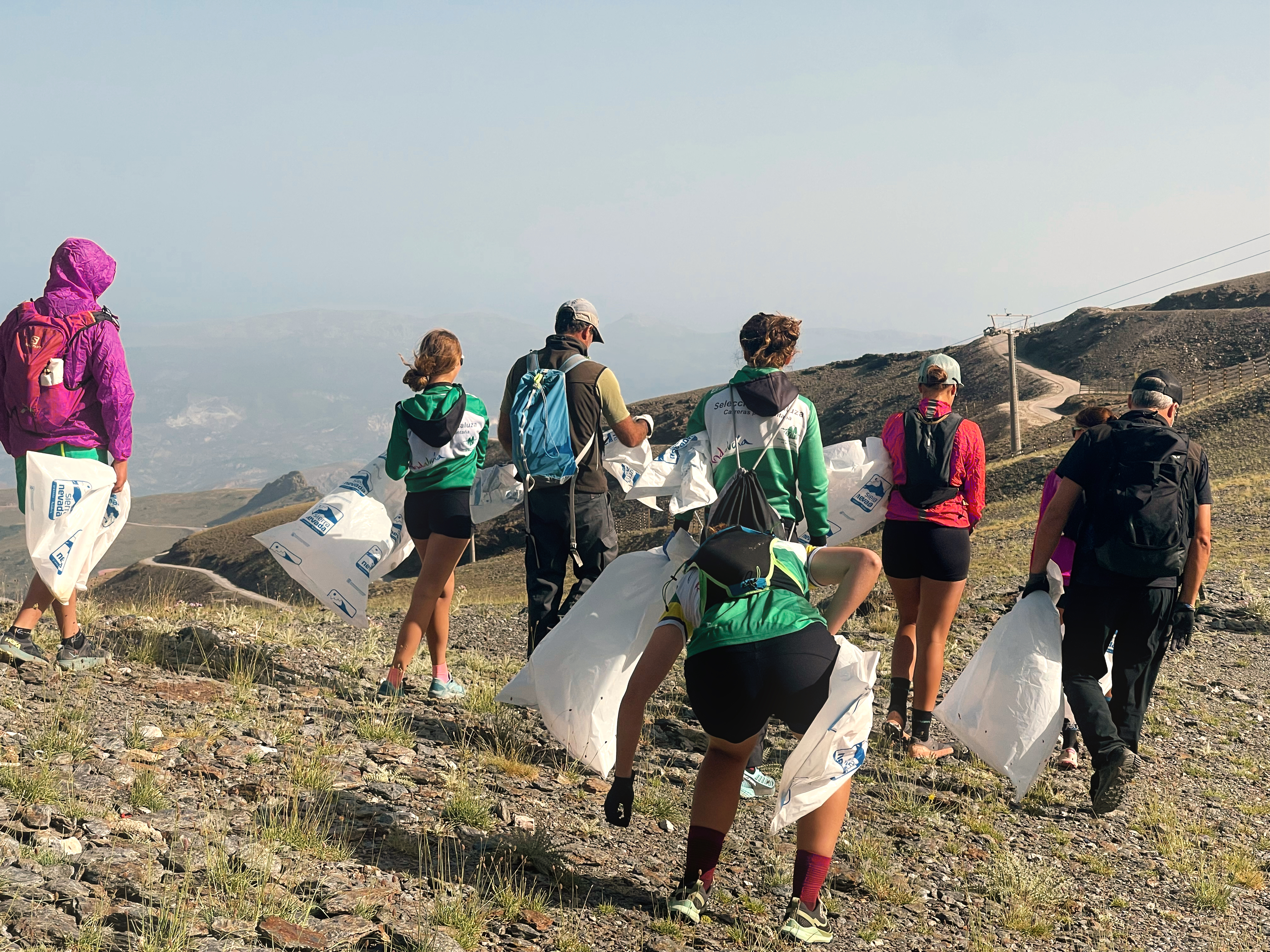 Sierra Nevada participates in mountain clean-up day